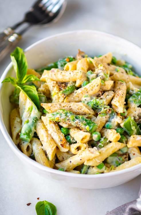 Creamy Asparagus Pasta Recipe | ChefDeHome.com