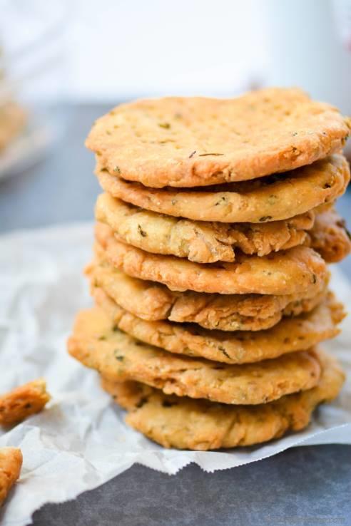 Indian Namkeen Methi Mathri - Salted Fenugreek Crackers Recipe ...
