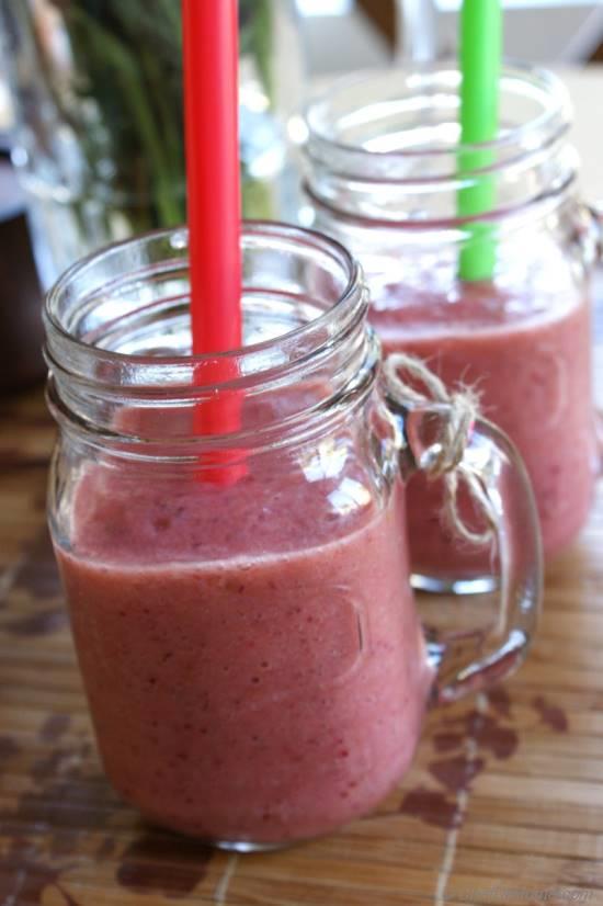 Summer Favorite Apple and Strawberries Smoothie Recipe | ChefDeHome.com
