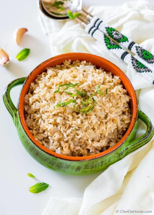 Instant Pot Garlic Brown Rice Recipe | ChefDeHome.com