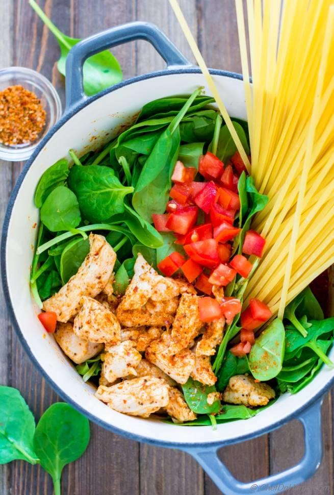 One Pot Cajon Chicken Pasta Recipe | ChefDeHome.com