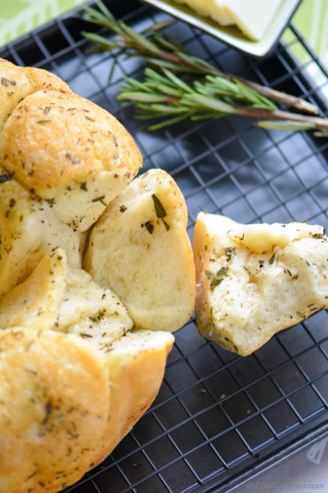 Buttery Pull-Apart Herb Monkey Bread Recipe | ChefDeHome.com