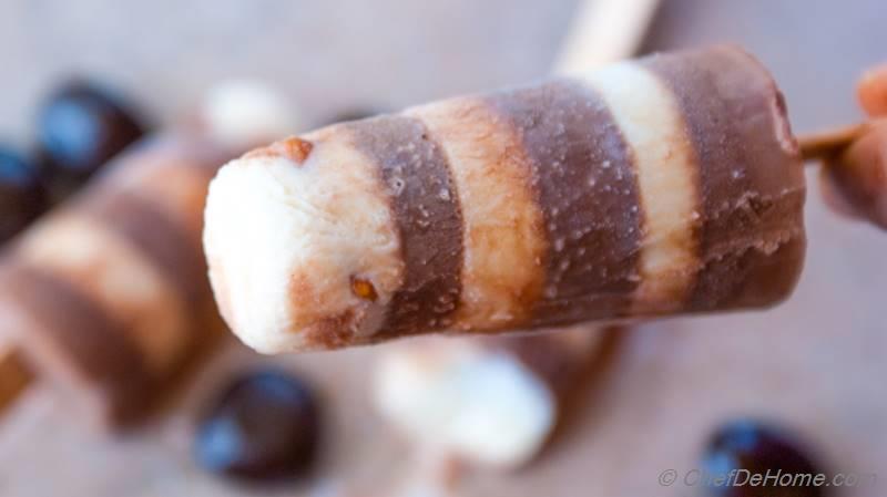 Organic Raw Cocoa, Almonds and Milk Ice Pops Recipe | ChefDeHome.com