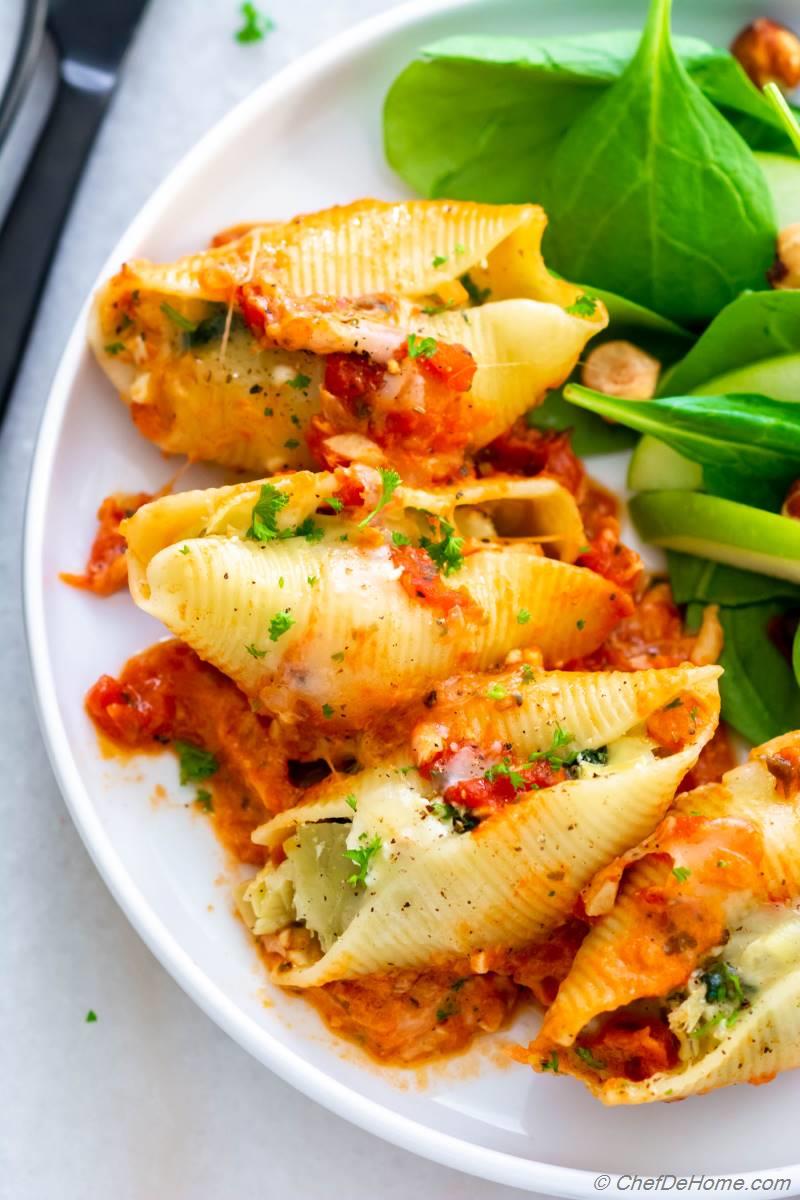 Spinach Artichoke Stuffed Shells Recipe | ChefDeHome.com Spinach Artichoke Stuffed Shells Recipe | ChefDeHome.com