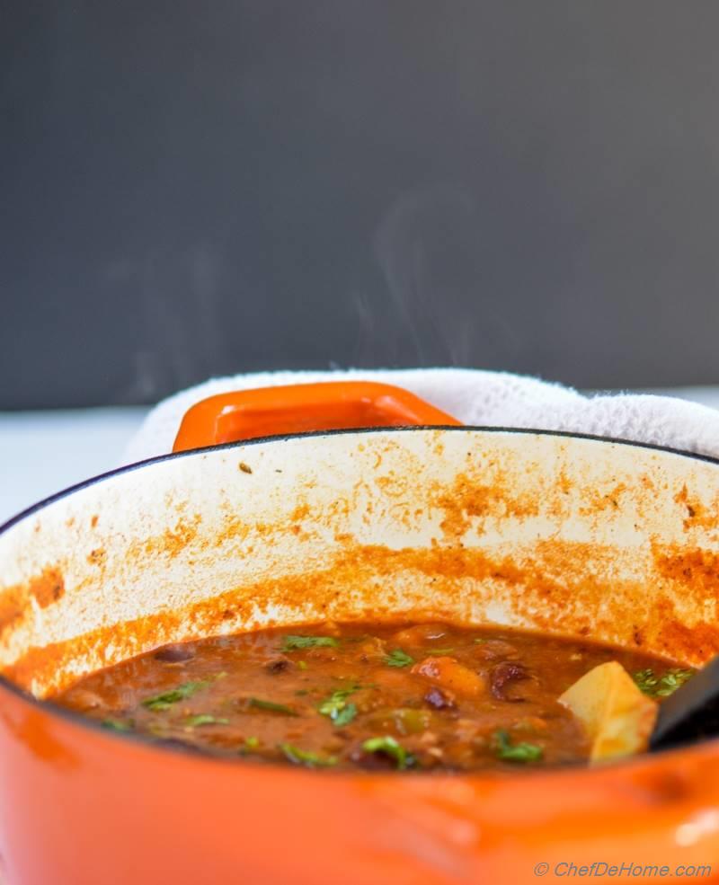 Easy Vegetarian Three Beans Chili with Chickpeas Recipe | ChefDeHome.com